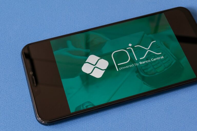 O que é e como funciona uma Chave Pix Aleatória? - Hardware.com.br