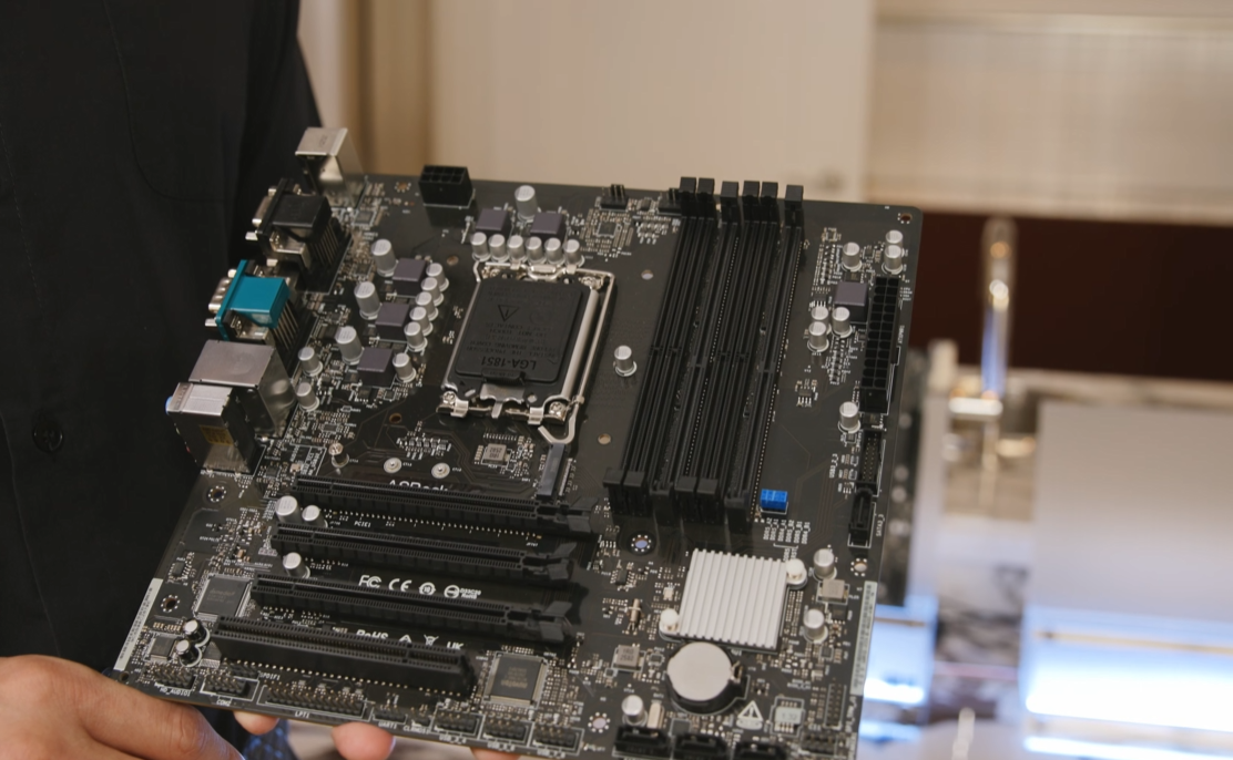 Essa nova placa-mãe da ASRock suporta memória DDR4 e DDR5