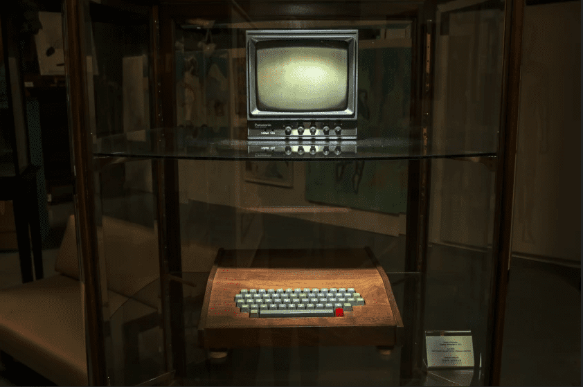 Apple-1, o primeiro computador da Apple, é leiloado por US$ 500 mil ...
